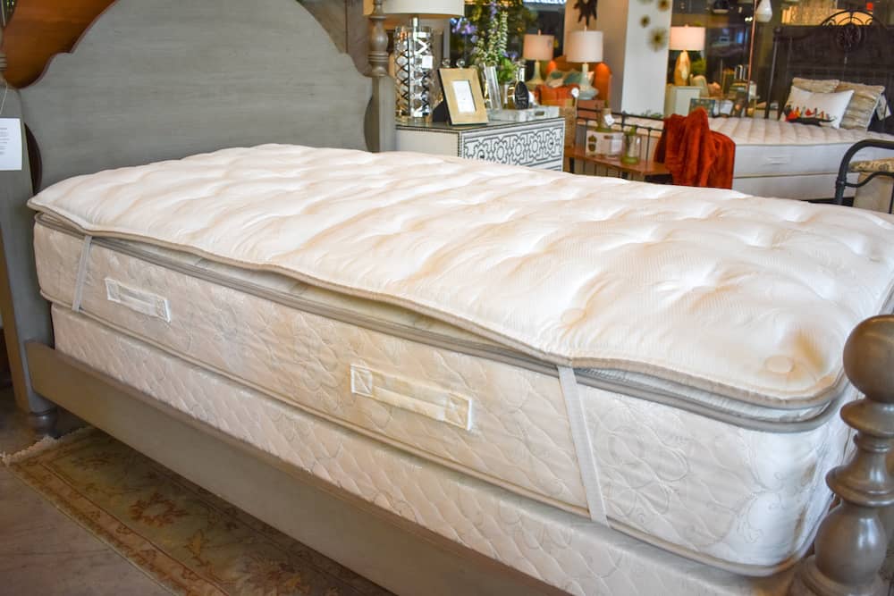 Toppers Holder Mattress